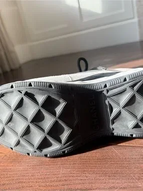 CHANEL | Shoes | Chanel White Black Cc Logo Low Top Sneakers Trainers ...